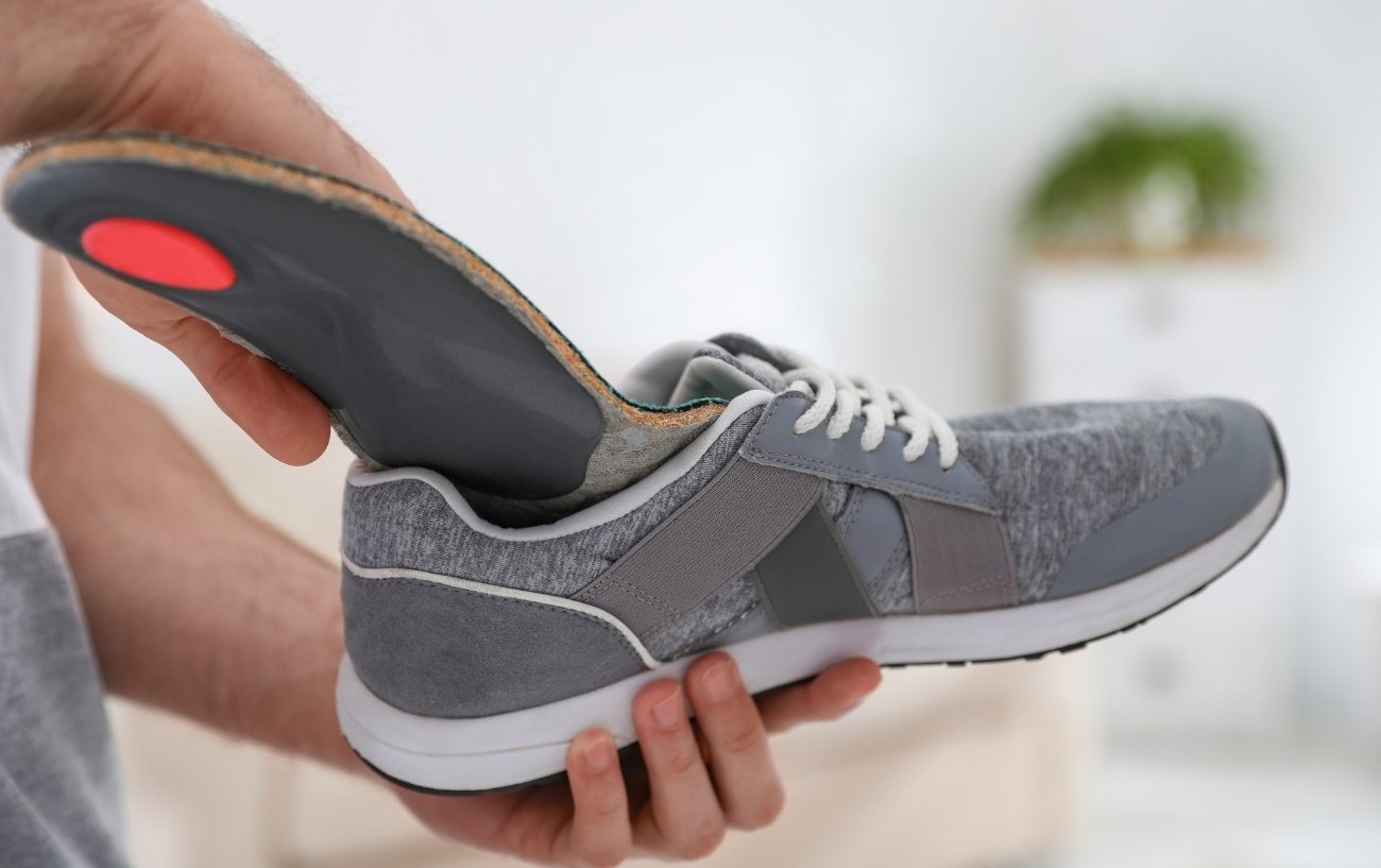 7 đôi giày đi bộ tốt nhất cho người có bàn chân bẹt năm 2024 - Đời sống